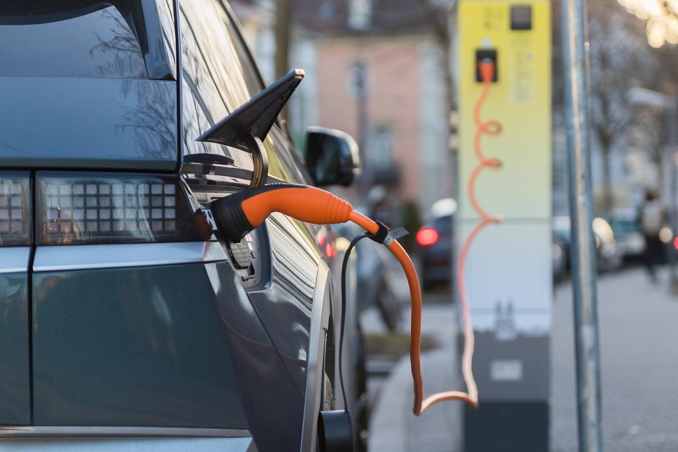 Zwölf neue Ladesäulen für Elektroautos